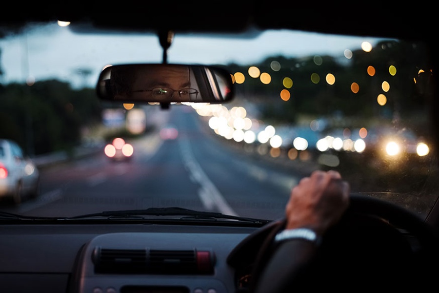 How to improve your vision for night driving | RACV