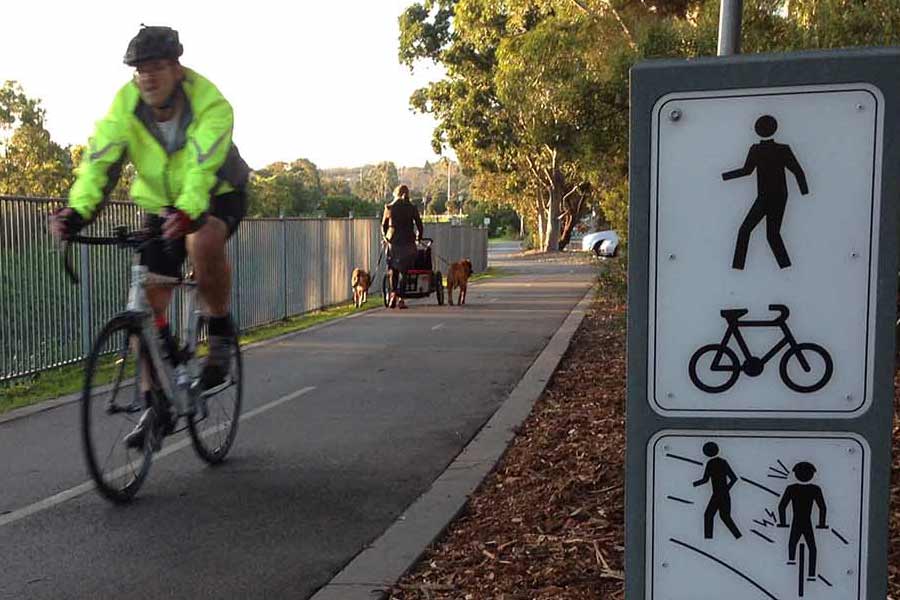 Seven basic rules of bike etiquette | RACV