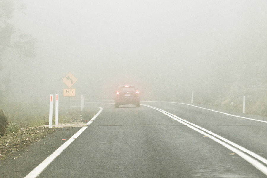 Driving with poor visability in fog, rain, snow, and glare | RACV