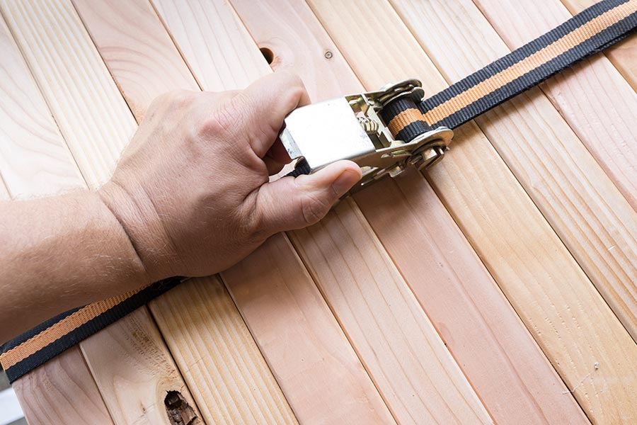 How to use a ratchet strap to secure a load | RACV