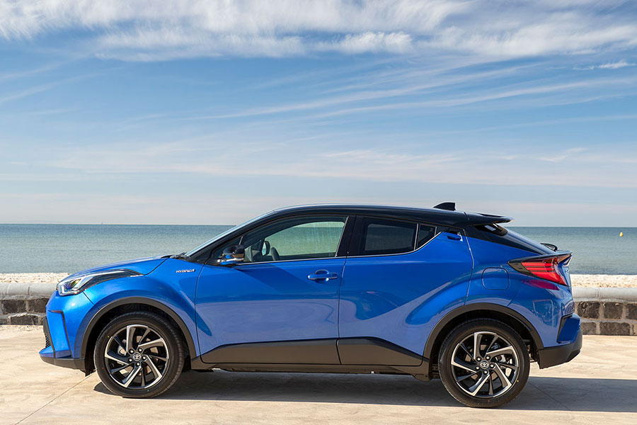 blue toyota chr