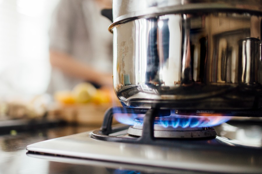 Kitchen cooking fire prevention and safety | RACV