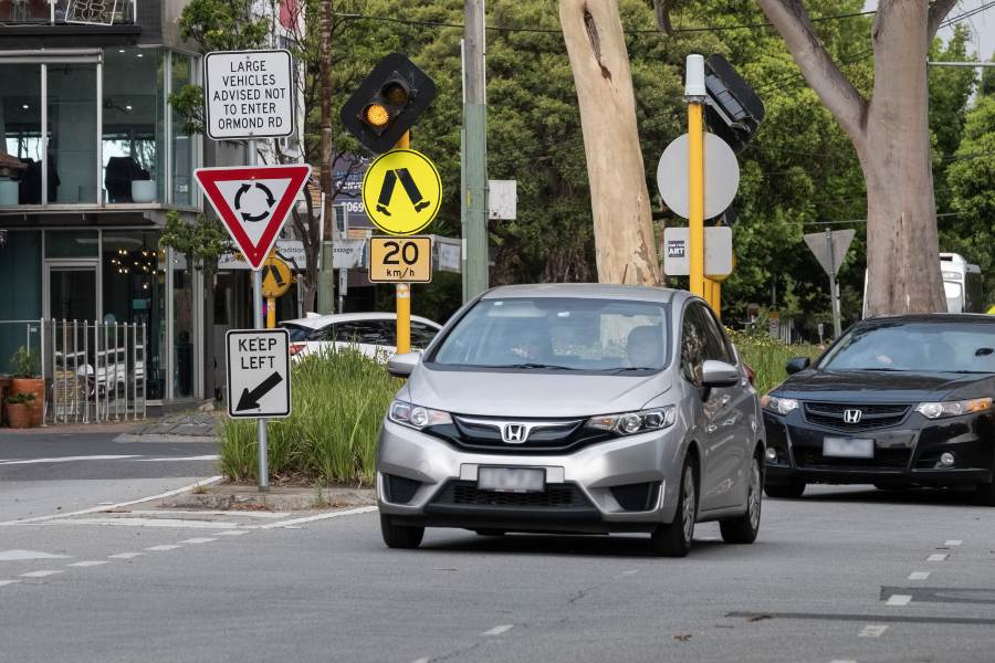 roundabout traffic rules australia