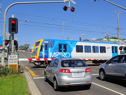 Victorian road rules around railway level crossings | RACV